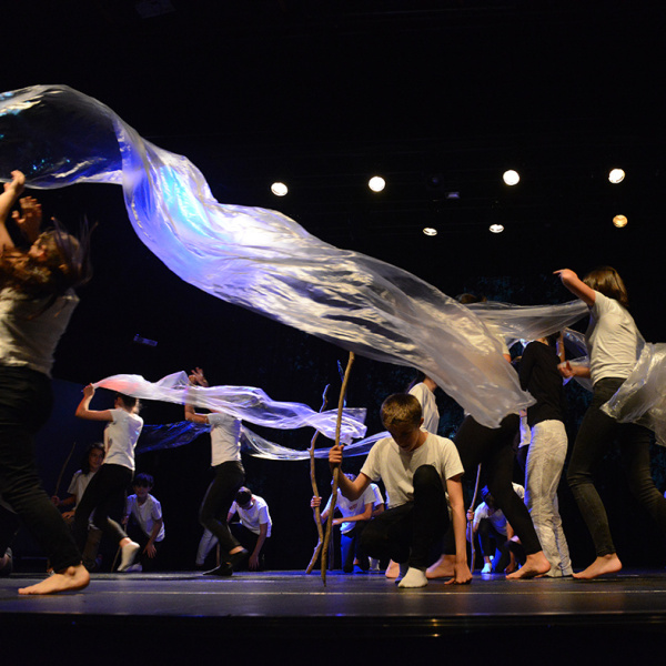Spectacle au Sterenn « Faire corps avec l’Aven » par les 5es - Collège Penanroz à Pont-Aven